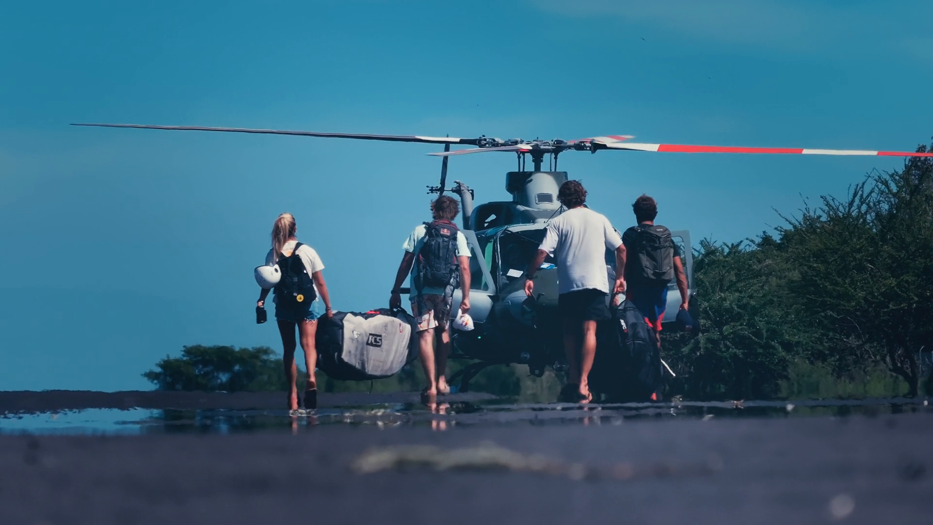 Searching El Salvador 2025 1080p WEB H264-13 - IPTorrents - #1 Private ...